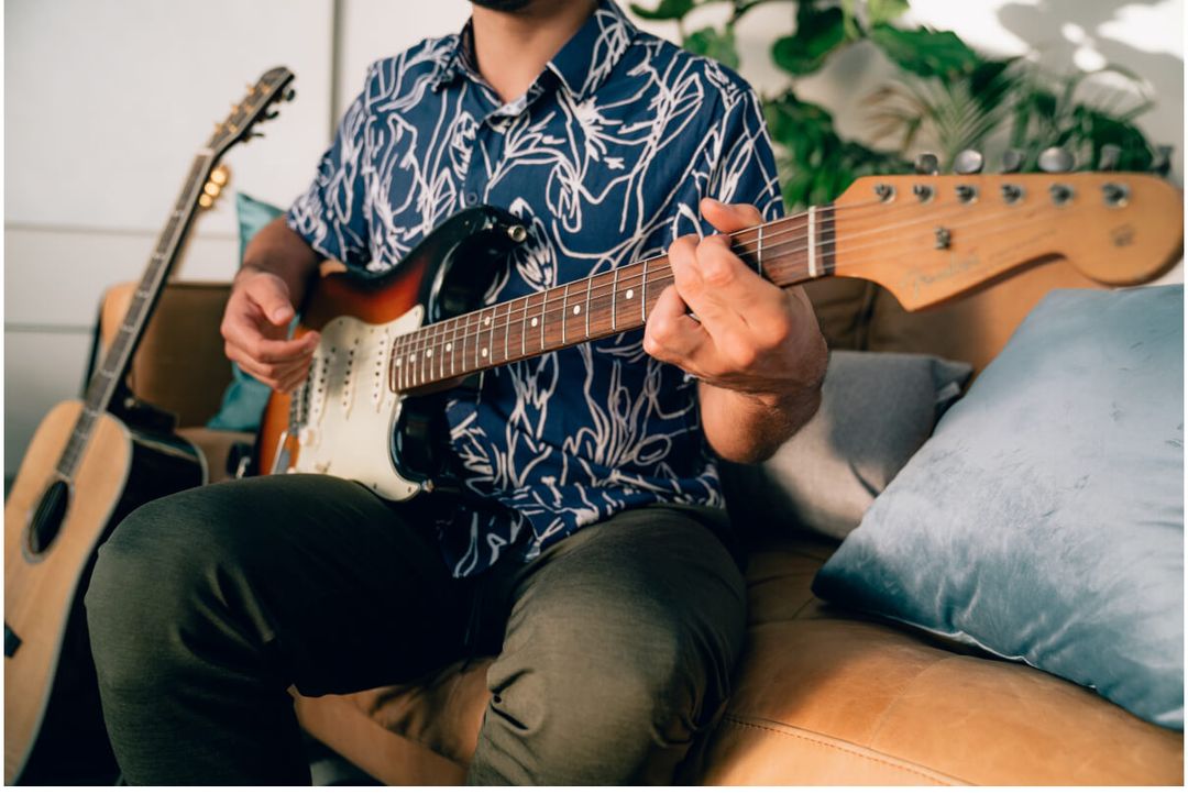 Hammer Ons & Pull Offs Mastery: A Beginner's Guide to Guitar Techniques - Pickup Music